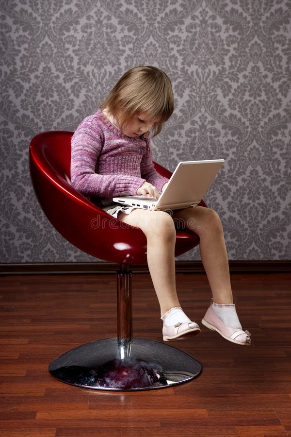 1,600+ Girl sitting laptop Free Stock Photos - StockFreeImages