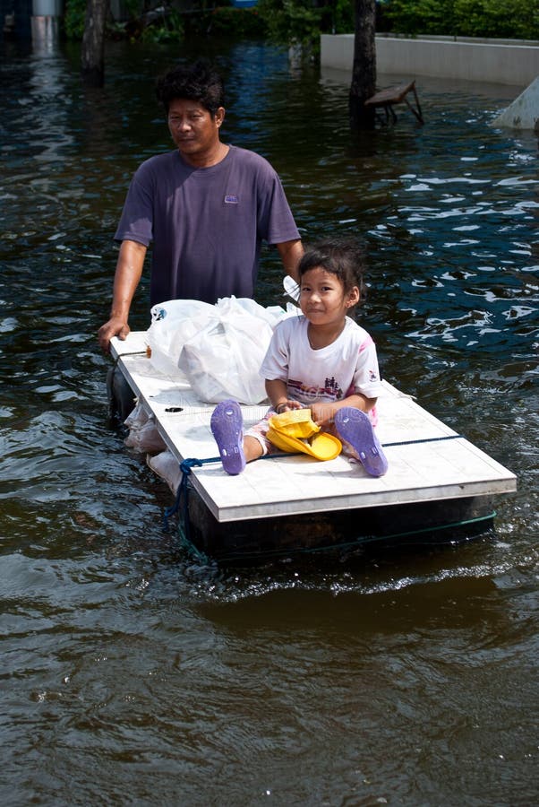 A Girl Smile ,Bangkok Flooding 2011 Editorial Photo - Image of asia ...