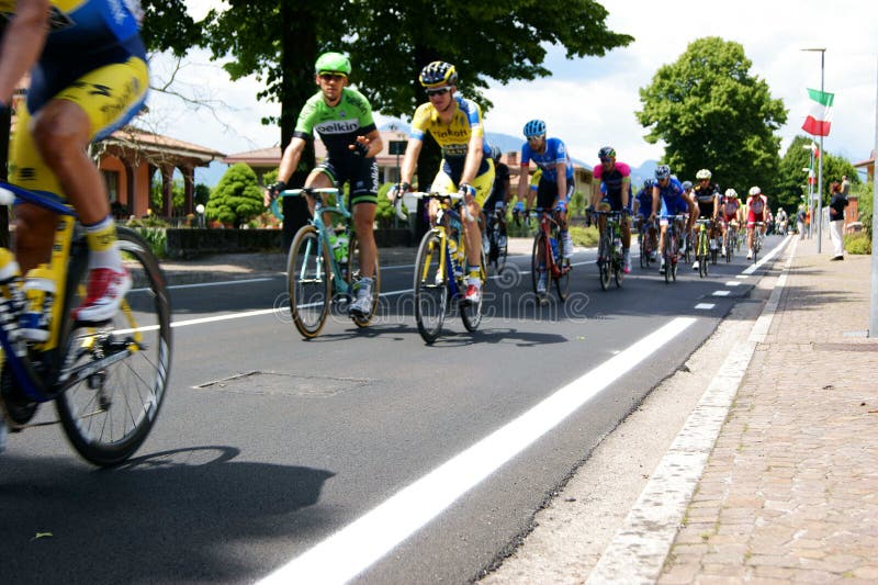 Giro d Italia editorial photography. Image of group, effort - 30786312