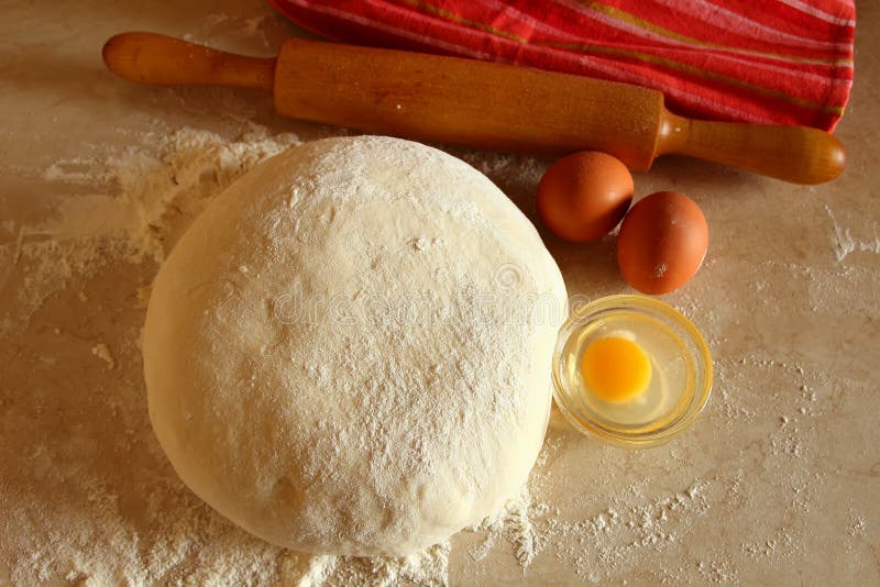 Gistdeeg voor taarten stock afbeelding. Image of keuken - 180449645