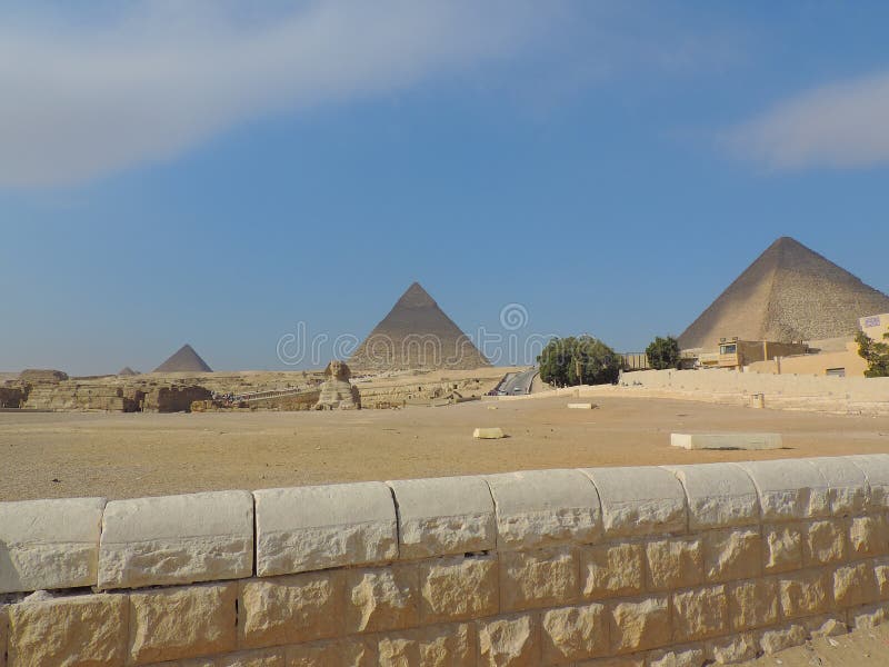 Giza Pyramid Complex in Egypt - Largest Egyptian Pyramids - Wonder of ...