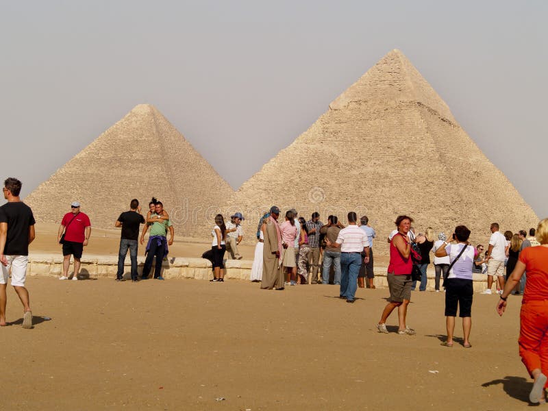 Giza Pyramid, Kairo, Egypten Redaktionell Foto - Bild av mänsklig ...