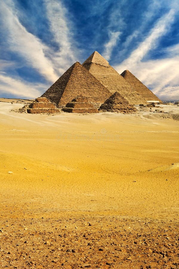 Cheopspyramiden Och Den Stora Sfinxen I Giza, Egypten Fotografering för Bildbyråer - Bild av ...