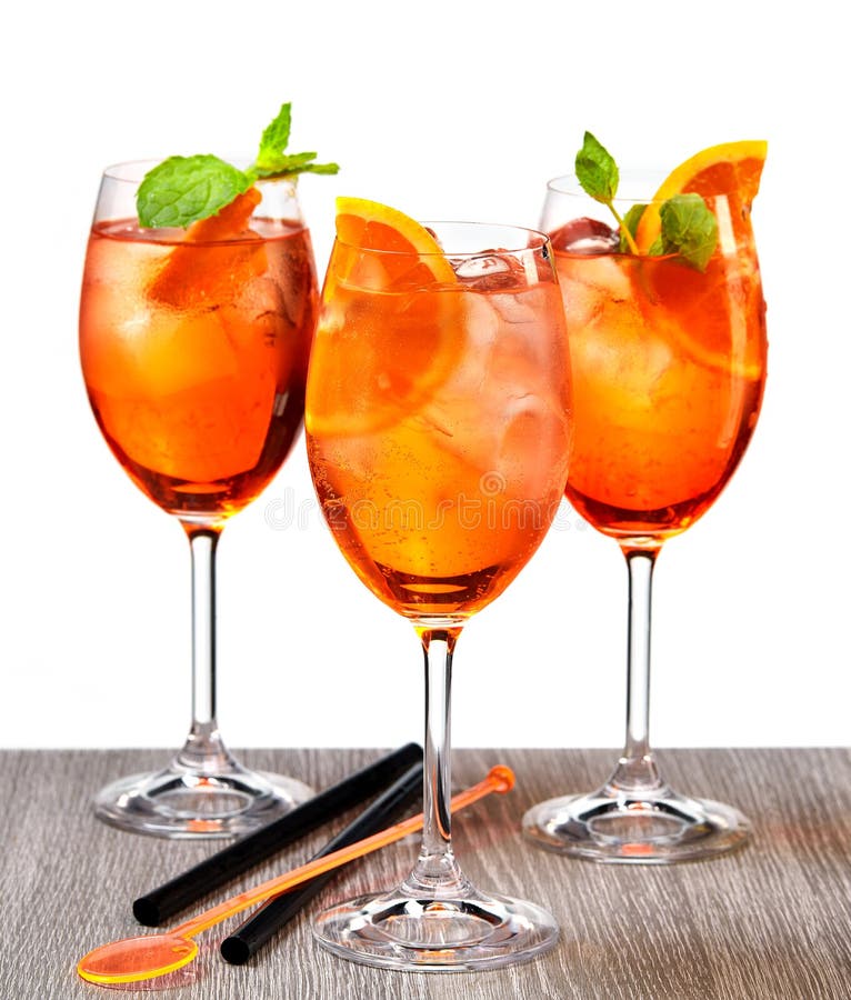 Zwei Gläser Aperol Spritz Cocktail Stockbild - Bild von frisch ...