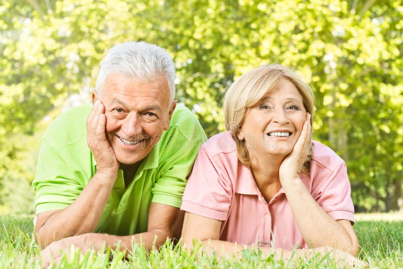 Glückliche Alte Leute Entspannt Stockbild - Bild von versicherung ...