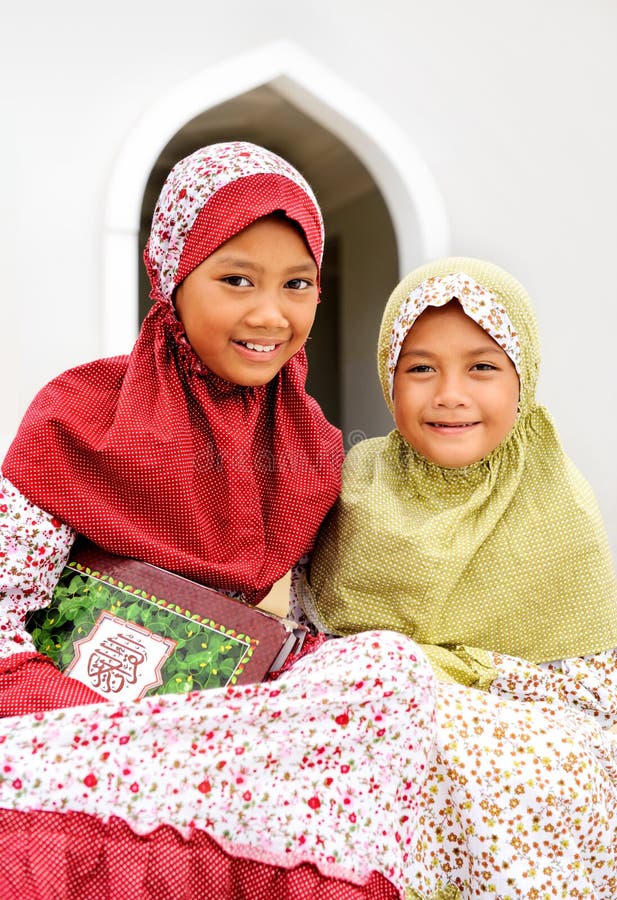 Moslemische Kinder, Die Koran, Indonesien Lesen Stockbild - Bild von ...