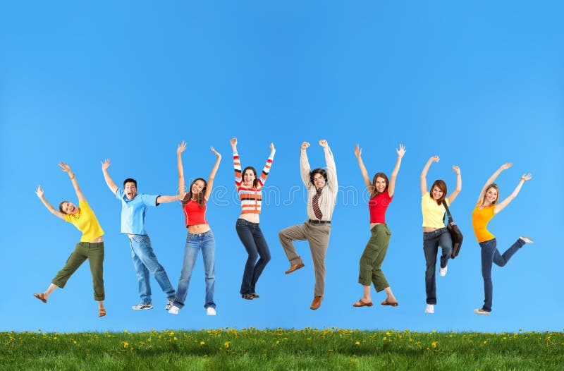 Glückliche Leute stockbild. Bild von frech, springen, feld - 7649095