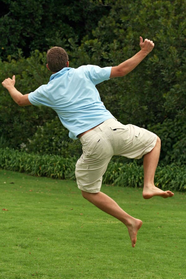 Aufgeregter Mann, Der In Einer Luft Springt Stockbild - Bild von ...