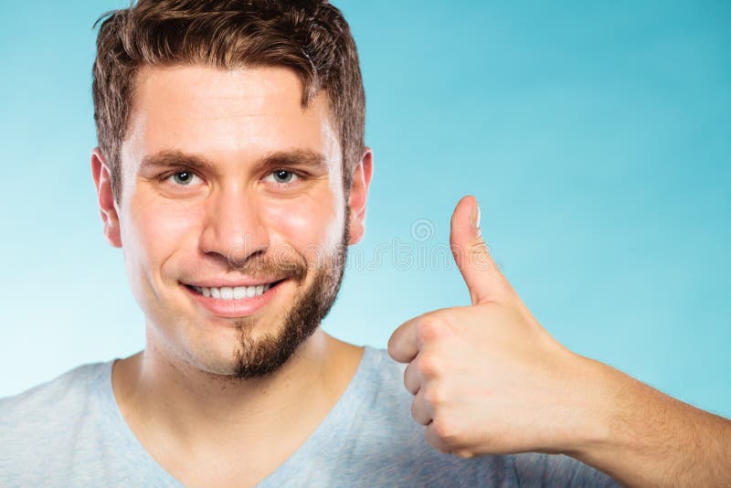 Mann Mit Einem Halben Rasiertem Bart- Und Haarkopf. Typ Vor Und Nach ...