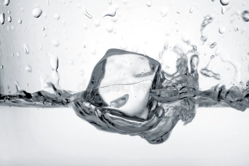 Cubo de glace image stock. Image du glace, relâché, froid - 8037801