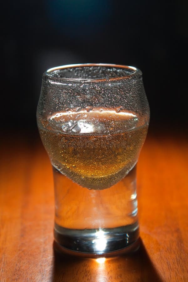 Glace De Pousse Avec La Boisson Image stock - Image du complètement ...