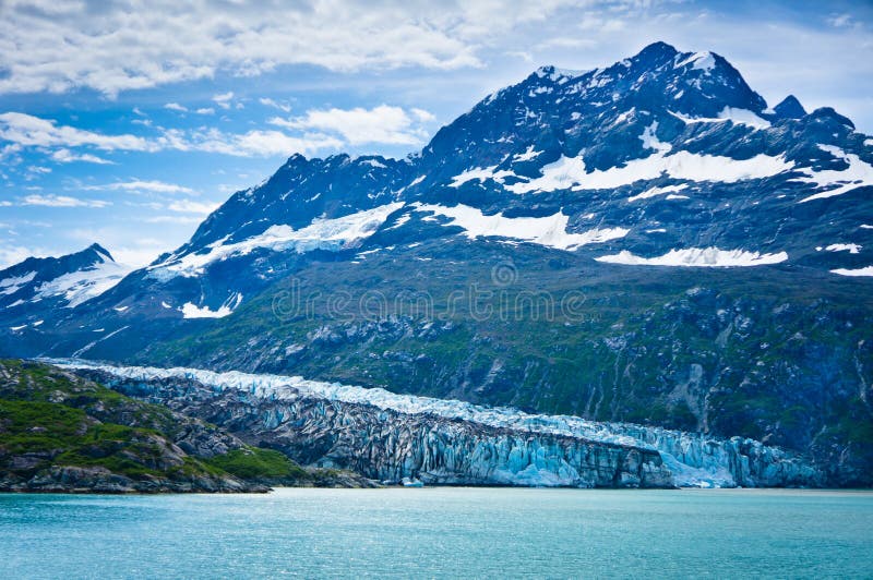 Glacier Bay in Den Bergen in Alaska Stockbild - Bild von spitzen ...