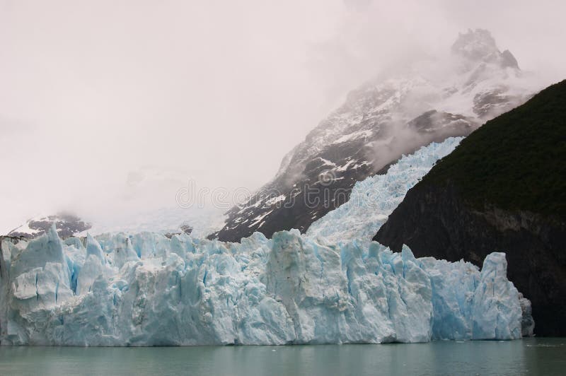 Glacier Upsala image stock. Image du glacier, course - 31432565