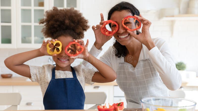 Mamma Och Dotter Som Tillsammans Spenderar älskvärd Tid Arkivfoto