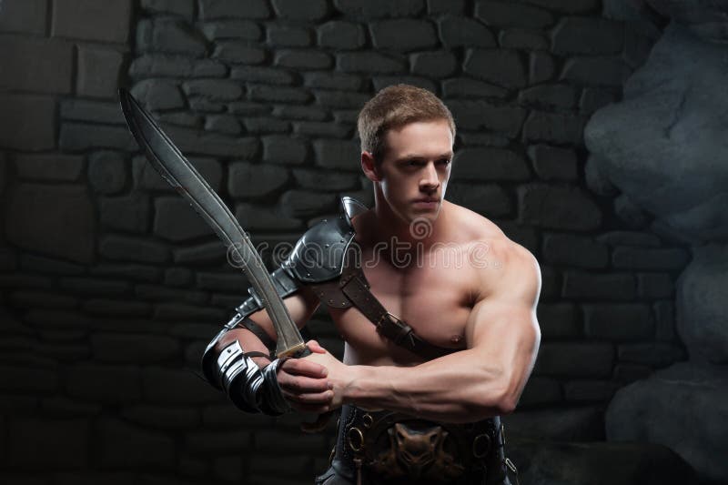 Gladiatore Con La Posa Della Spada Immagine Stock - Immagine di ...