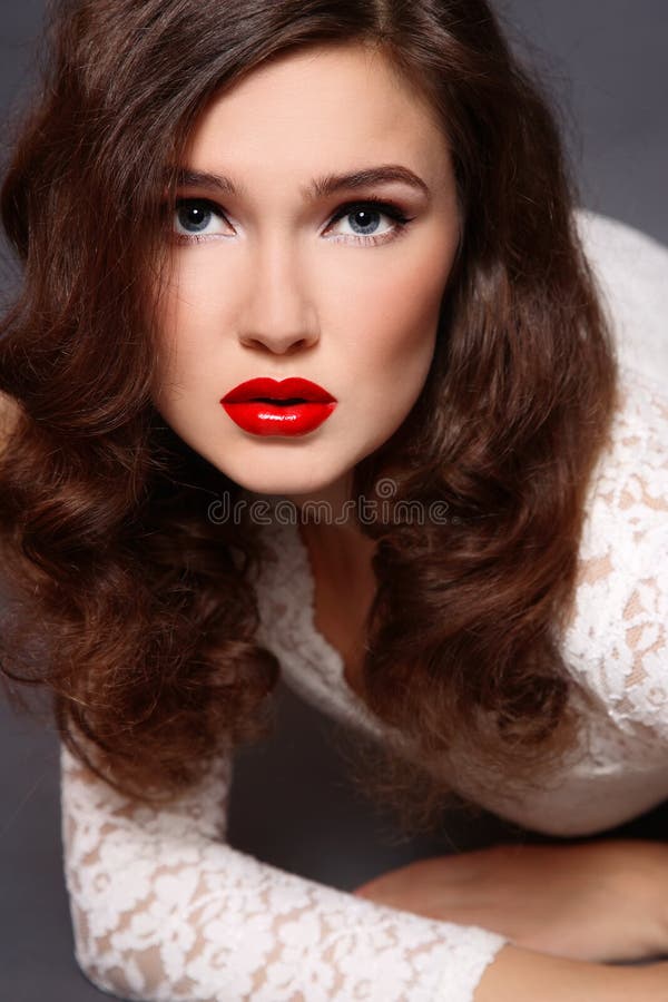 Glamorous Young Woman with Perfect Healthy Clean Skin. Natural Makeup ...