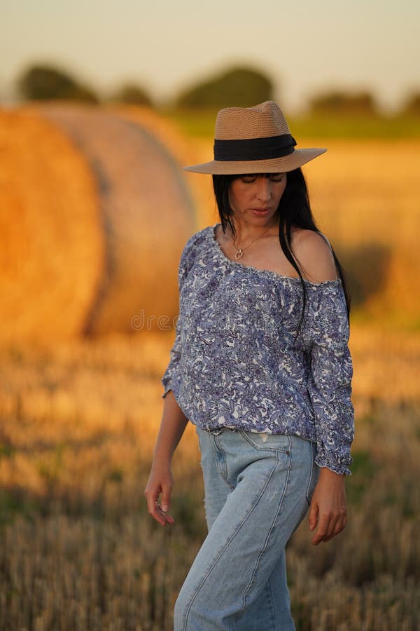 The Glamorous Model Poses Defiantly Exposing Her Bare Shoulder and ...