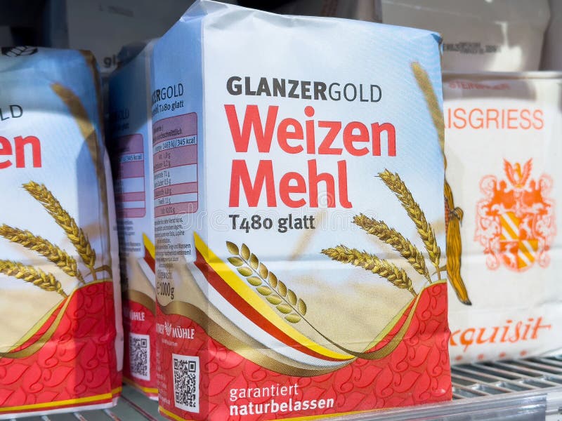 Glanzer Gold Wheat Flour Packaging in Grocery Store Editorial Image ...