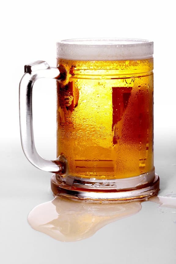 Glas bier stock foto. Image of samenvatting, staaf, drank - 5751746