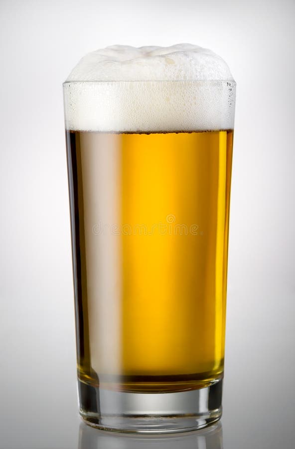 Volles Bier-Glas stockfoto. Bild von lager, getränk, hoch - 17117794