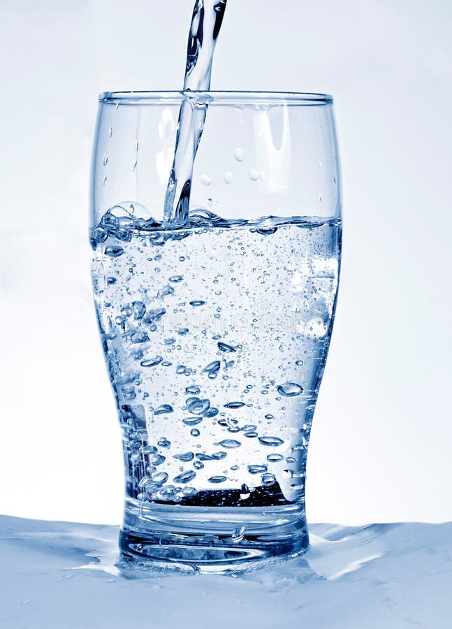 Glas Wasser stockfoto. Bild von halb, gesund, glaswaren - 31238998