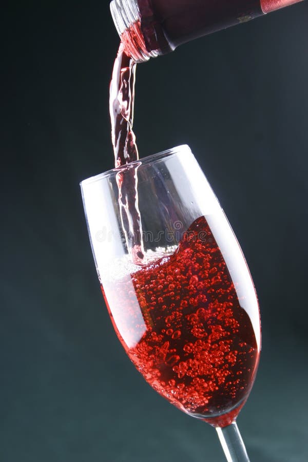 Flasche Wein Und Zwei Gläser Stockfoto - Bild von flasche, getränk: 1240126