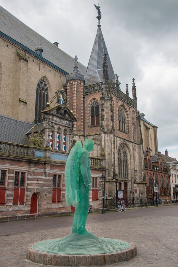 Glasengel in Zwolle redaktionelles stockbild. Bild von glas - 54317534