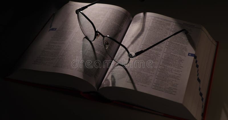 Glasses on a Dictionary in the Dark. Learning and Studying Concept ...