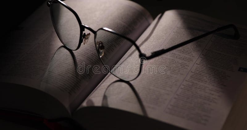 Glasses on a Dictionary in the Dark. Learning and Studying Concept ...