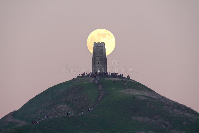 Glastonbury Tor full moon editorial stock photo. Image of wolfmoon ...