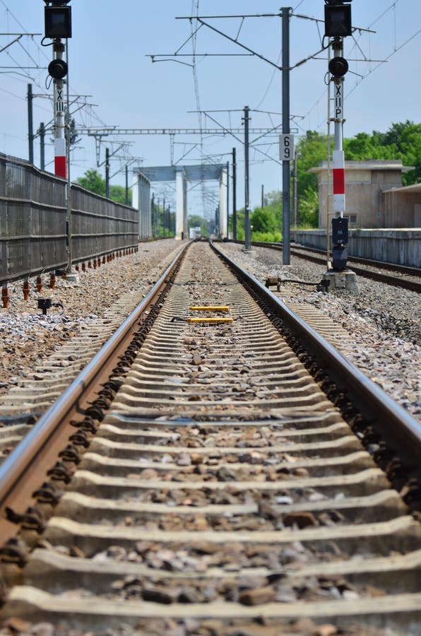 Gleis stockfoto. Bild von gleis - 53408624