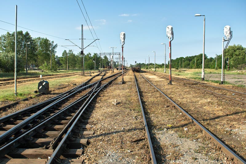 Gleis. stockbild. Bild von grün, geländer, reise, zeile - 25429217