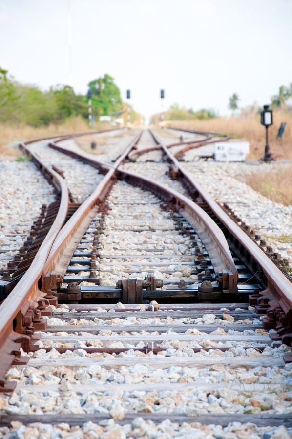 Gleis stockbild. Bild von muster, stahl, elektrisch, eisenbahn - 27243559