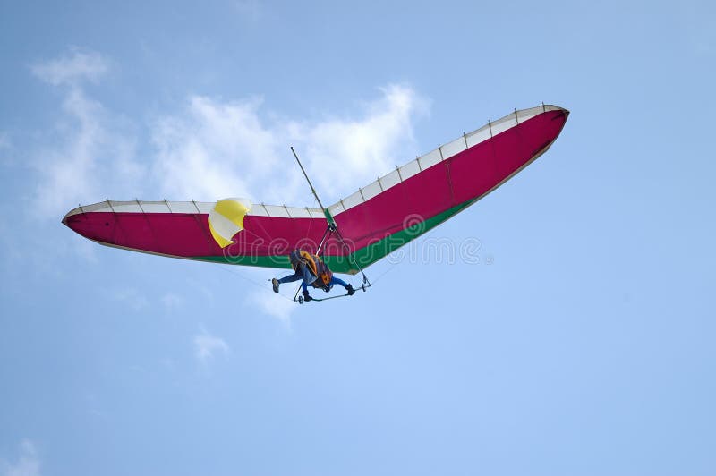 Gleitflug deltaplano stockbild. Bild von gleiten, landung - 12382345