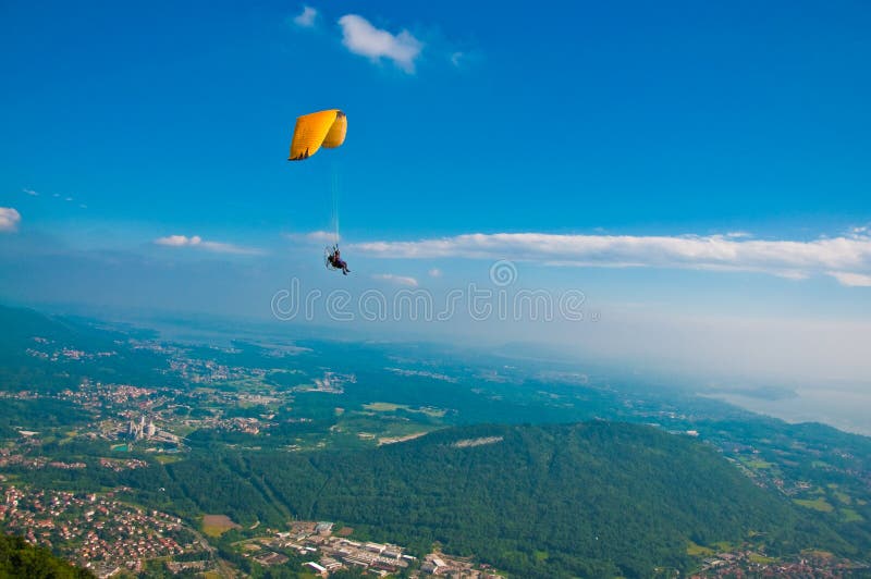 Gleitschirm stockbild. Bild von fallschirm, nave, aktiv - 16039093