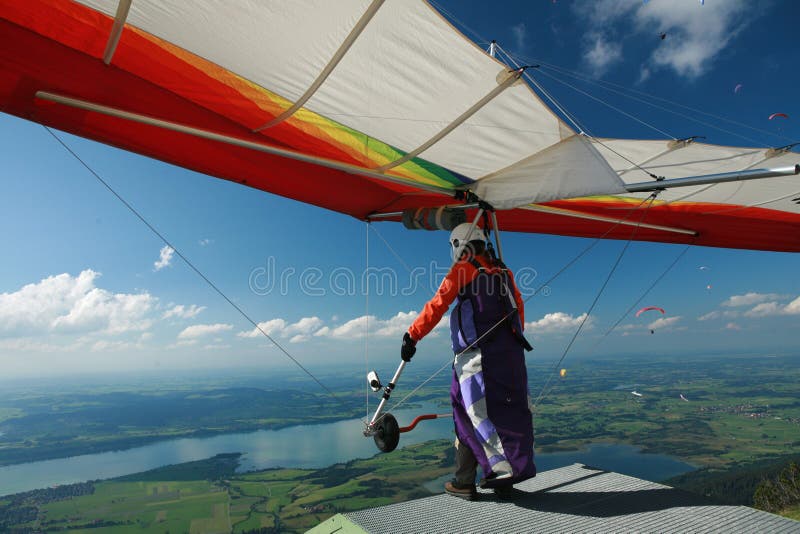 Gleitschirm Vor Dem Start in Den Alpen Stockfoto - Bild von felsen ...