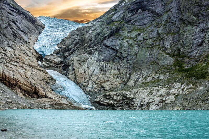 Gletscher Briksdal Im Nationalpark, Norwegen Stockfoto - Bild von ...