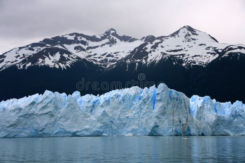 Gletsjer stock foto. Image of blauw, winter, patagonië - 18019040