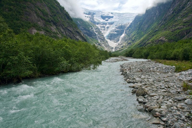 De Rivier Van De Gletsjer in Mist Stock Foto - Image of wolk, niemand ...