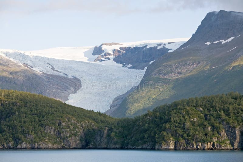Gletsjer op bergen stock afbeelding. Image of buiten, kleurrijk - 7198375
