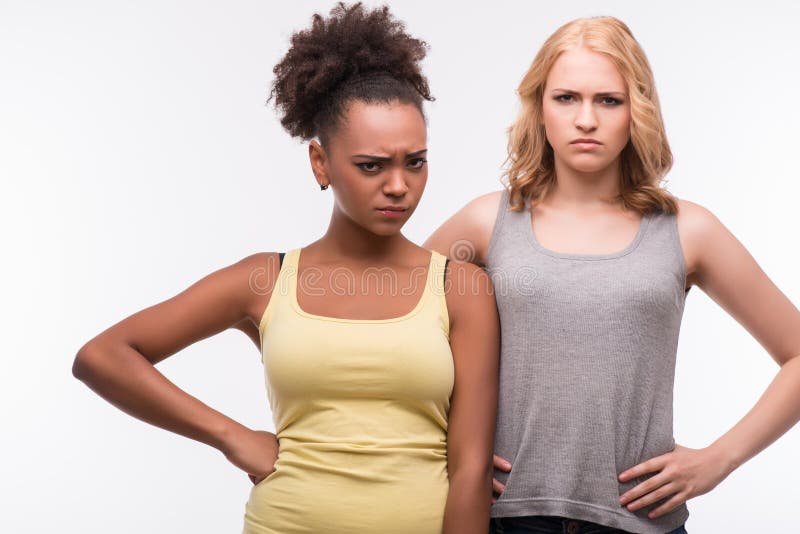 Gli Amici Sono Sempre Insieme Immagine Stock - Immagine di metà ...