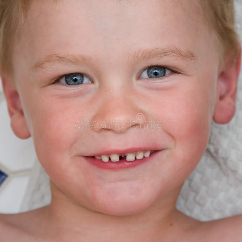 Glimlach stock foto. Image of kind, glimlachen, leuk, pret - 9912906