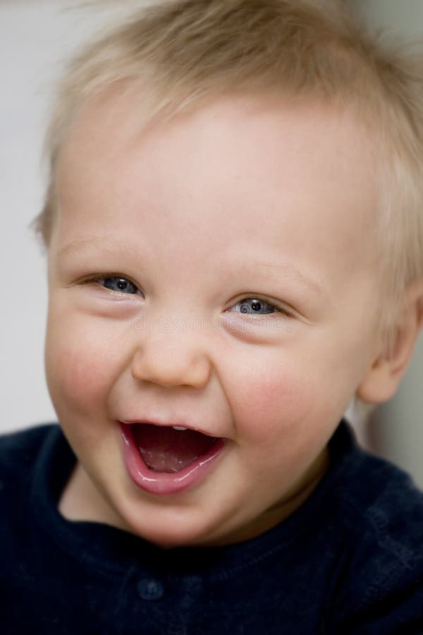Glimlach, Baby stock afbeelding. Image of kind, ezelig - 2736591