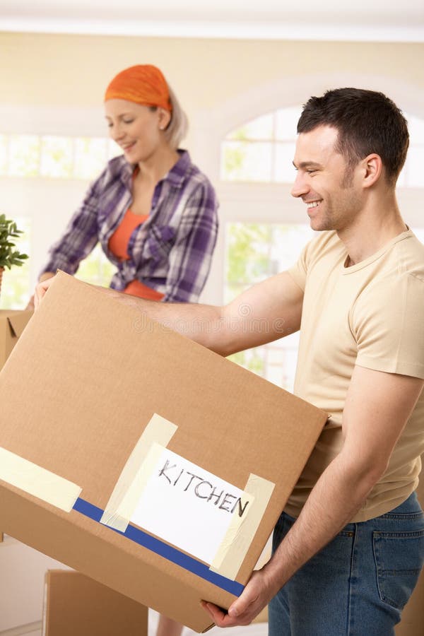 Vrouwen die dozen inpakken stock foto. Image of leeg - 10698136