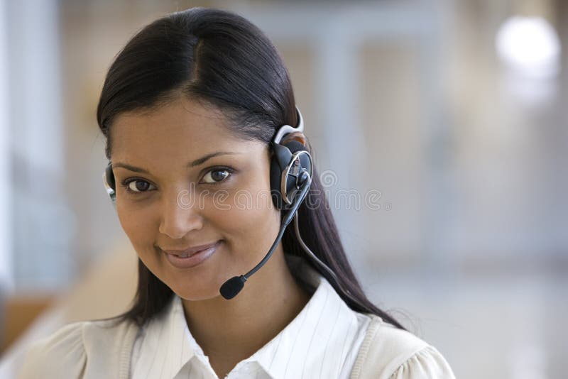 Lachende Callcenter Medewerker Stock Foto - Image of persoon, vraag ...