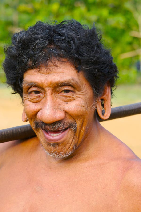 Glimlachende Indiër stock afbeelding. Image of traditie - 2394523