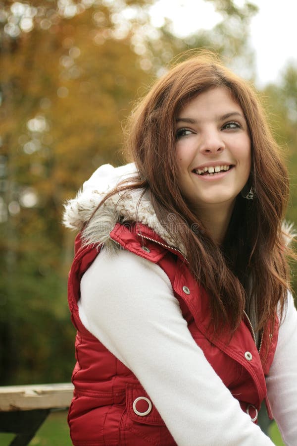 Mooie glimlachende tiener stock afbeelding. Image of persoon - 8833267