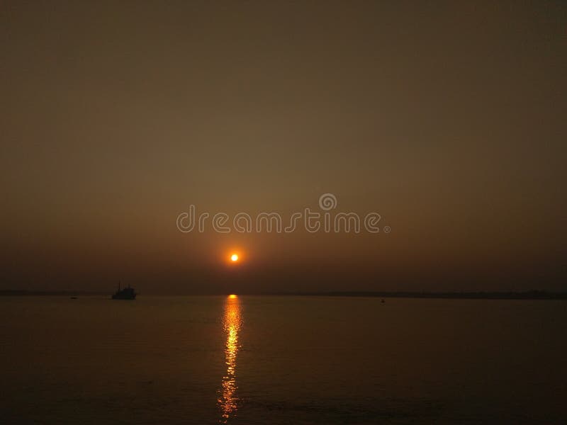 Gloaming on river editorial stock image. Image of nightfall - 149994429