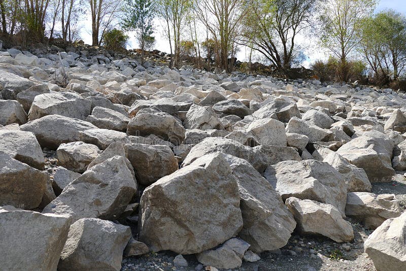Global Warming and Thirst, the Dry Season Has Reduced Water Levels ... Global Warming and Thirst, the Dry Season Has Reduced Water Levels ...
