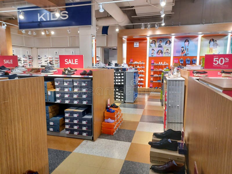 Globo Shoes Store Inside View Editorial Photography - Image of luxury ...